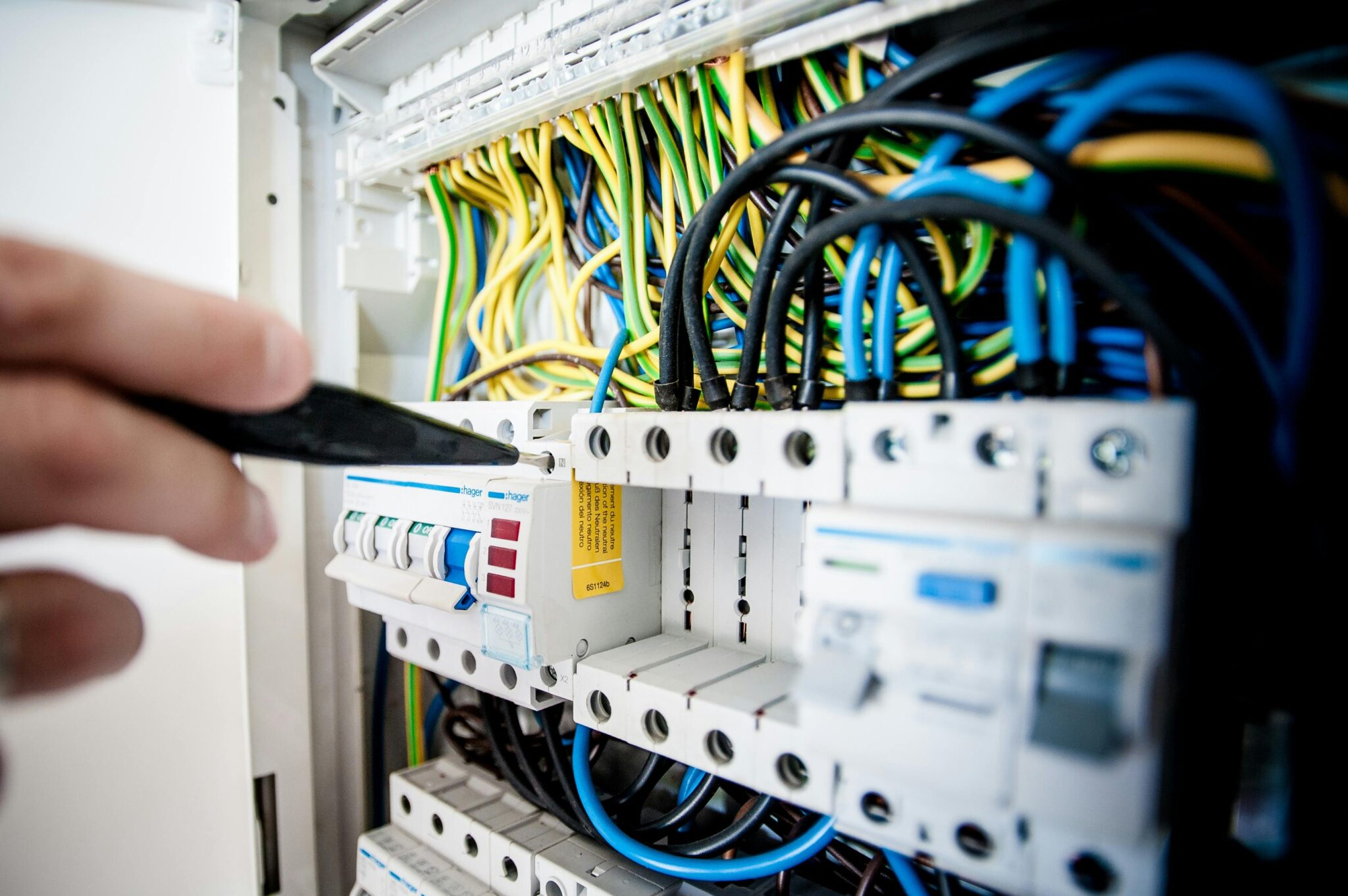 Emergency Electrical Services in Dubai: Common Issues & Fixes (2026 ...